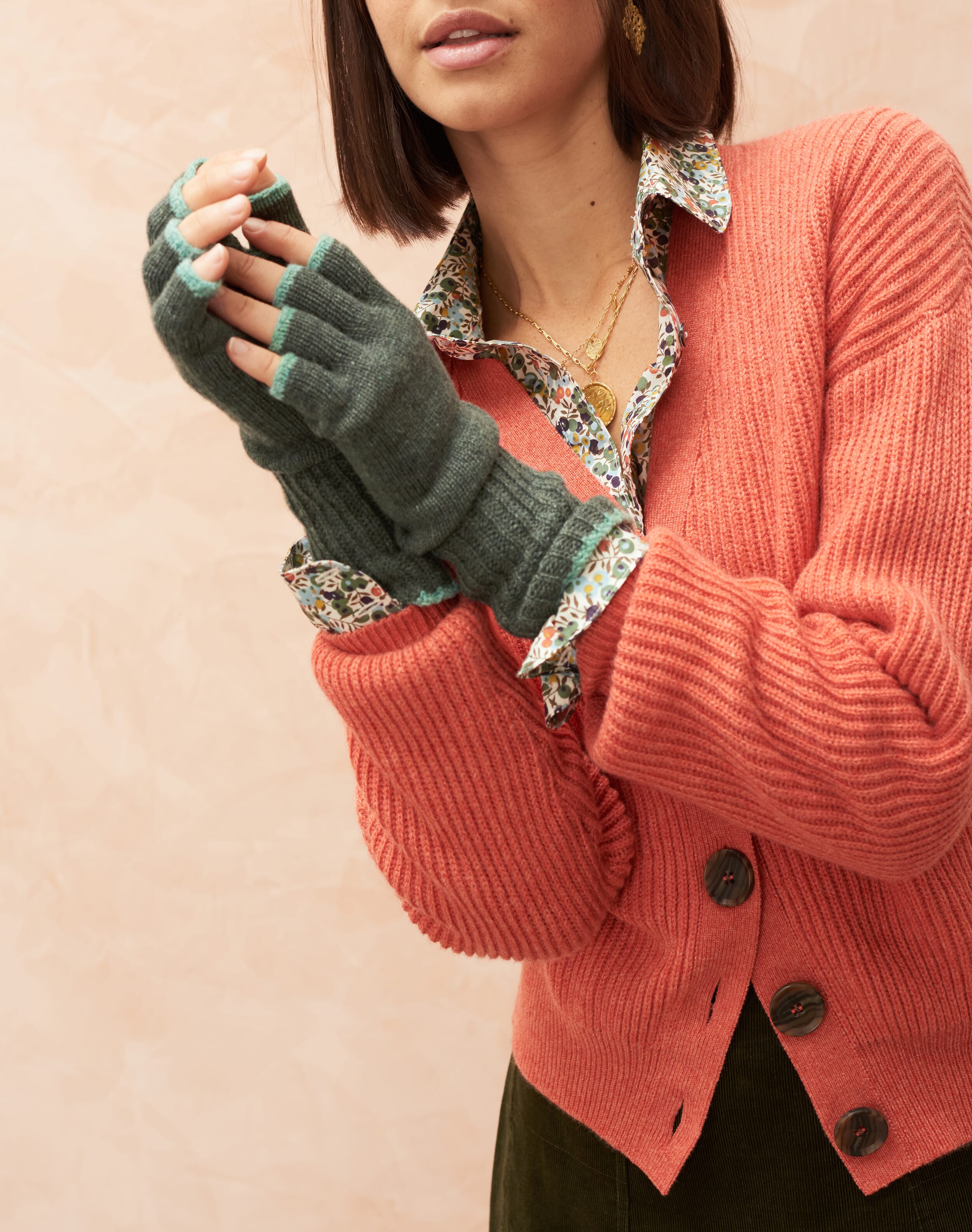 Cashmere Accessories | Hats, Gloves & Scarves | Brora UK