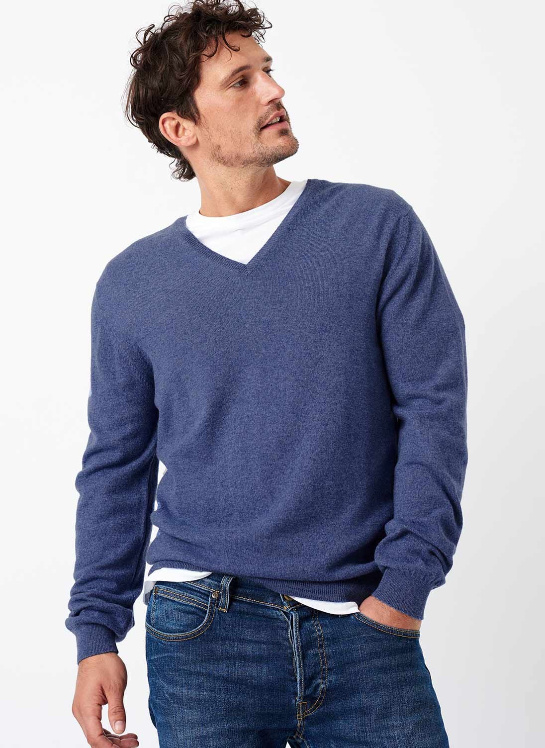 Indigo Cashmere Fine V Neck Jumper | Men's Jumpers & Cardigans | Brora