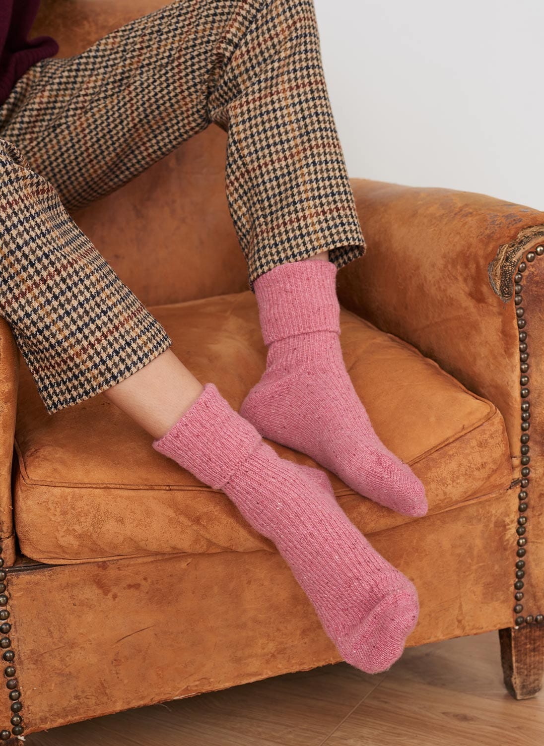 Old Rose Cashmere Donegal Socks | Women's Cashmere Socks | Brora