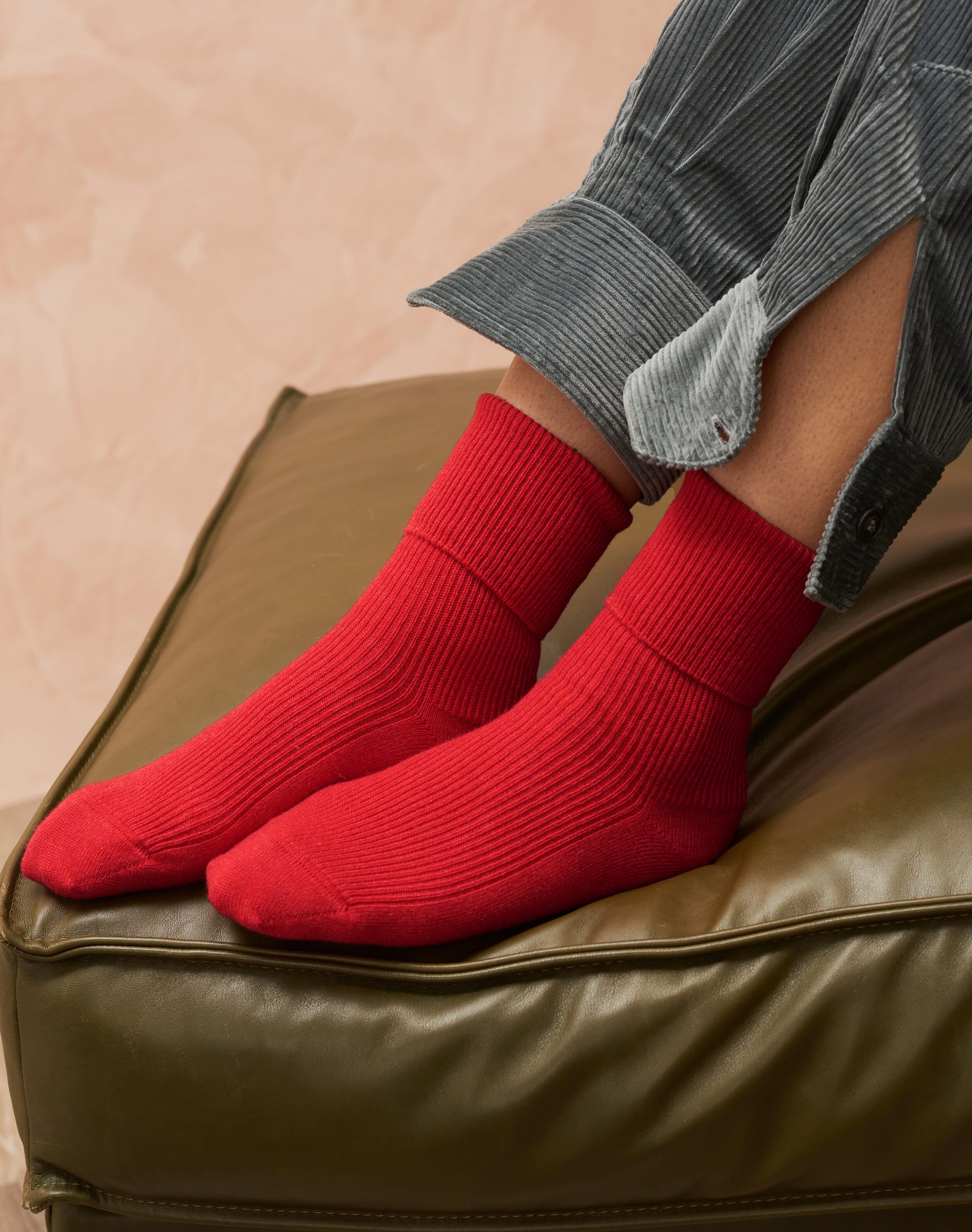 Women's Cashmere Socks in Cherry | Cashmere Accessories | Brora