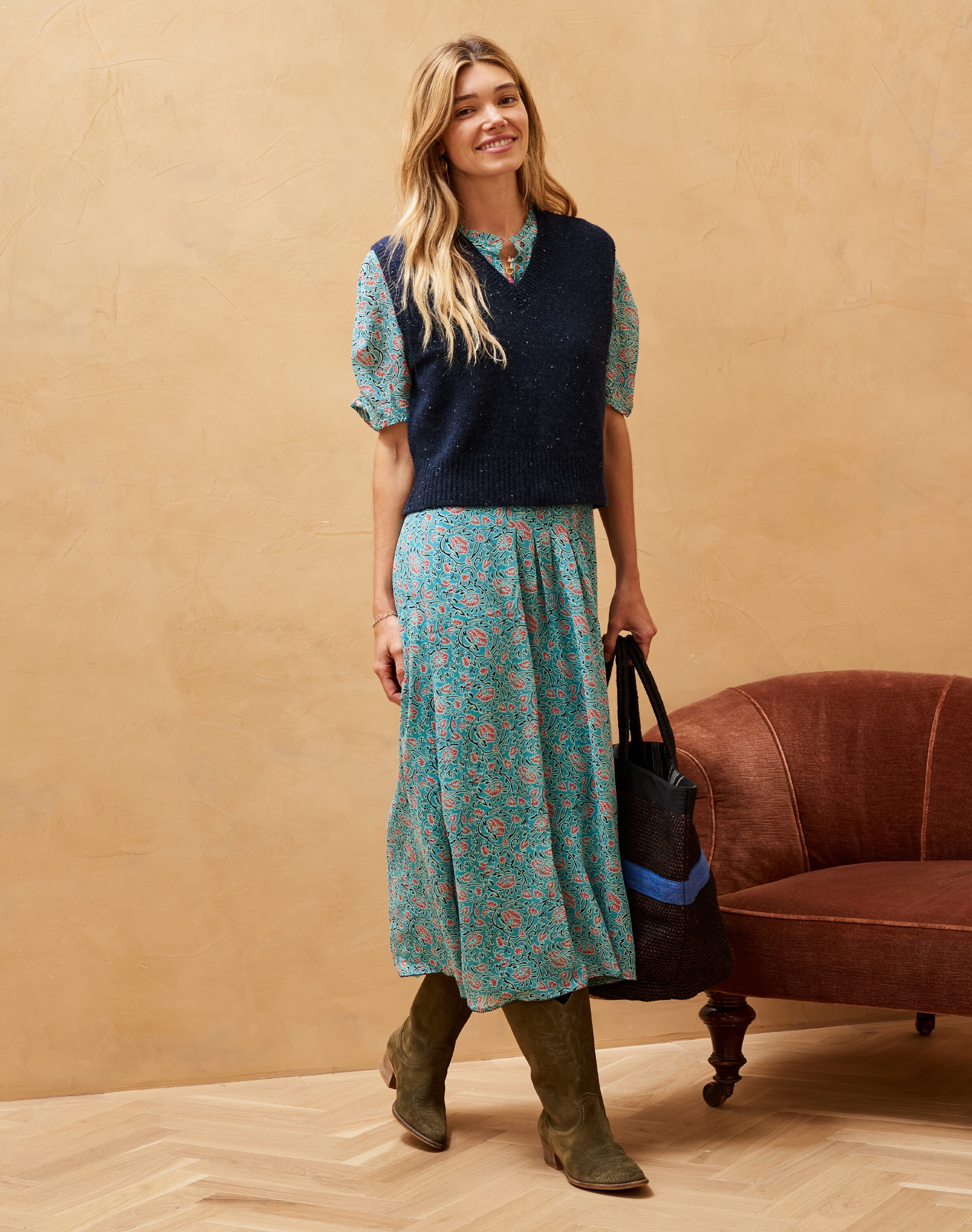 Scottish Cashmere Donegal V Neck Tank in French navy | Brora