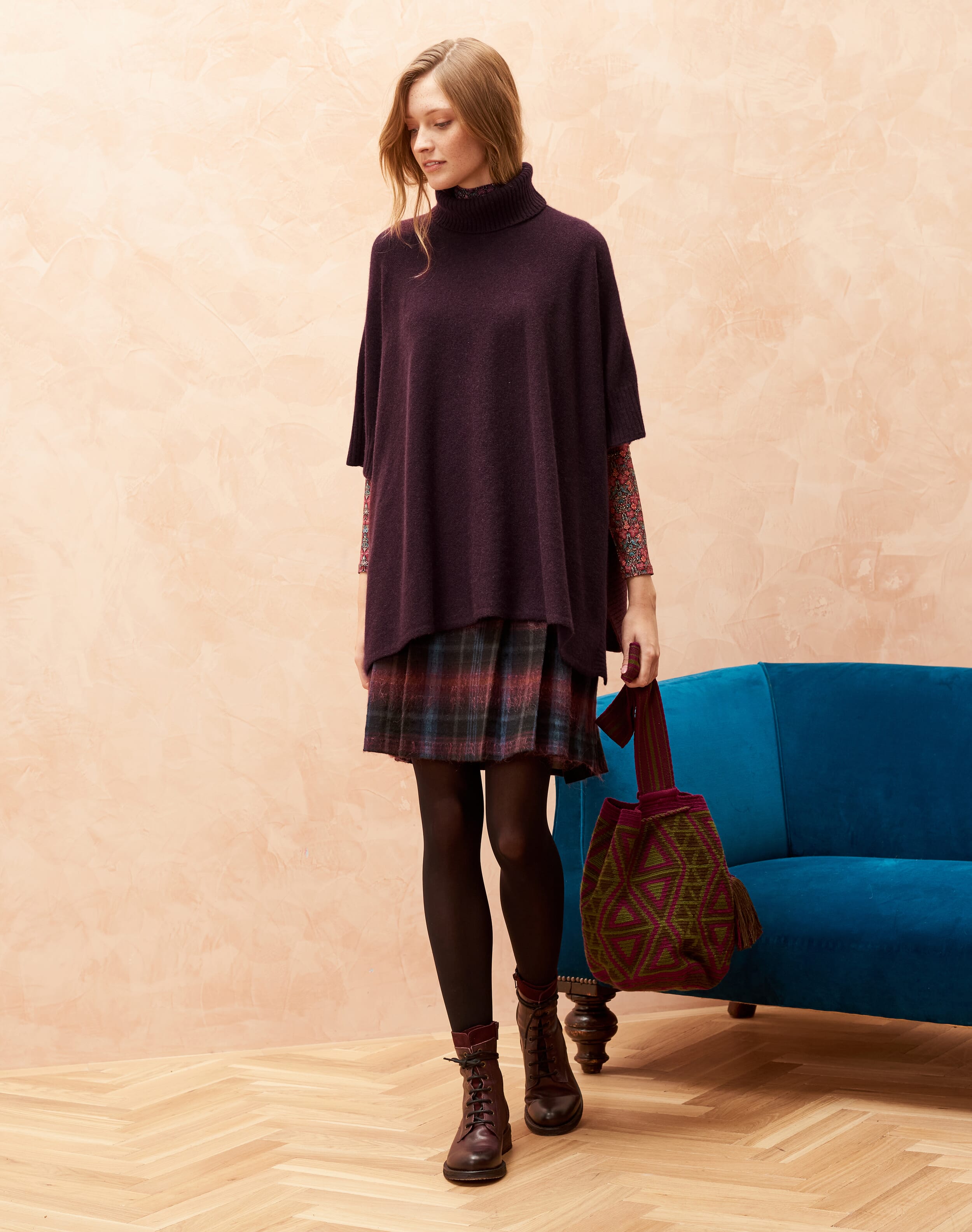 Scottish Cashmere Week-End Poncho in Black | Layering | Brora