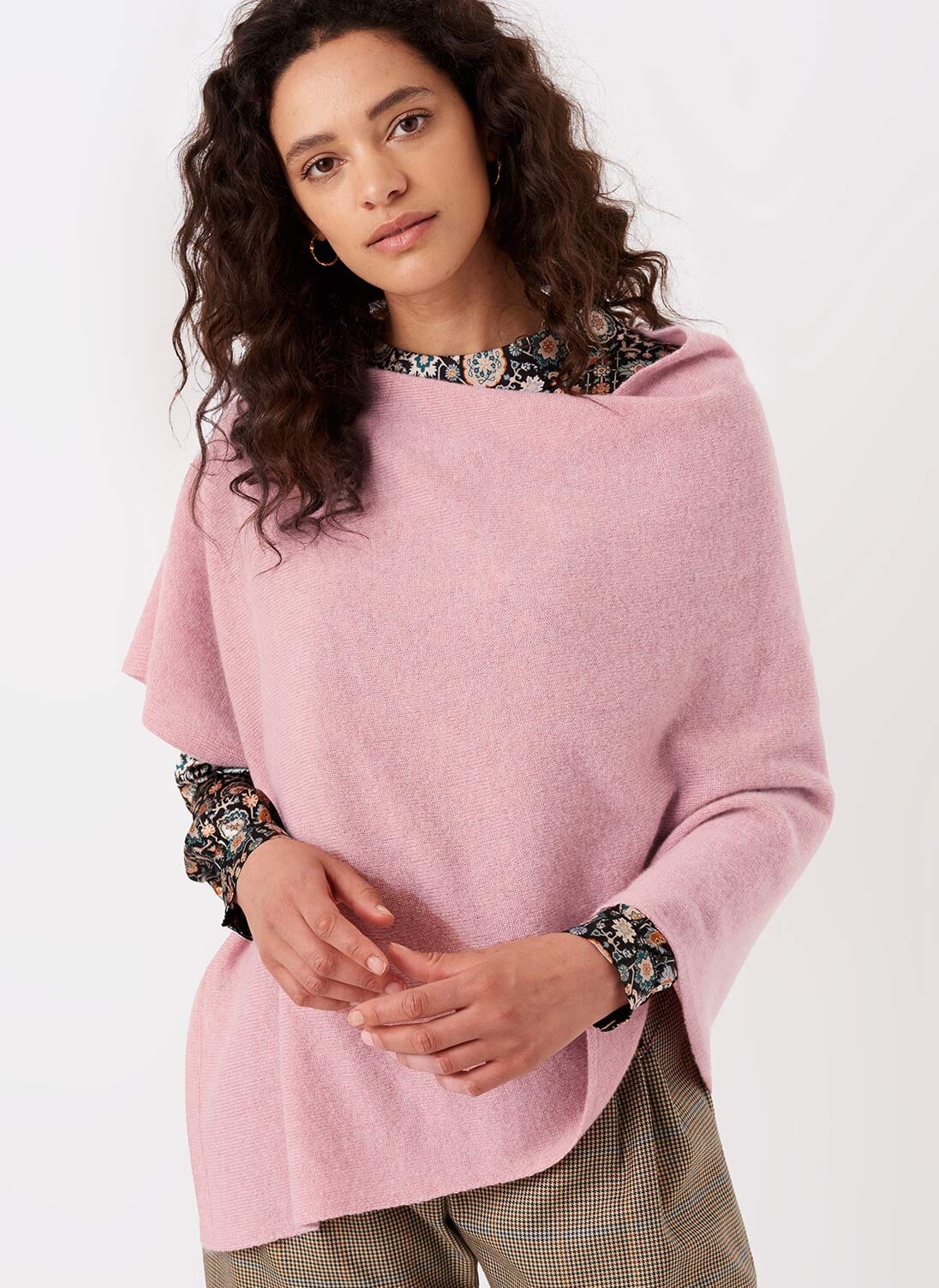Carnation Cashmere Gauzy Knit Poncho | Ponchos & Scarves | Brora