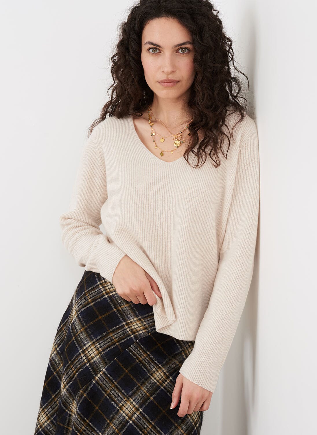 Swan Cashmere Ribbed V Neck Jumper | Women's Knitwear | Brora