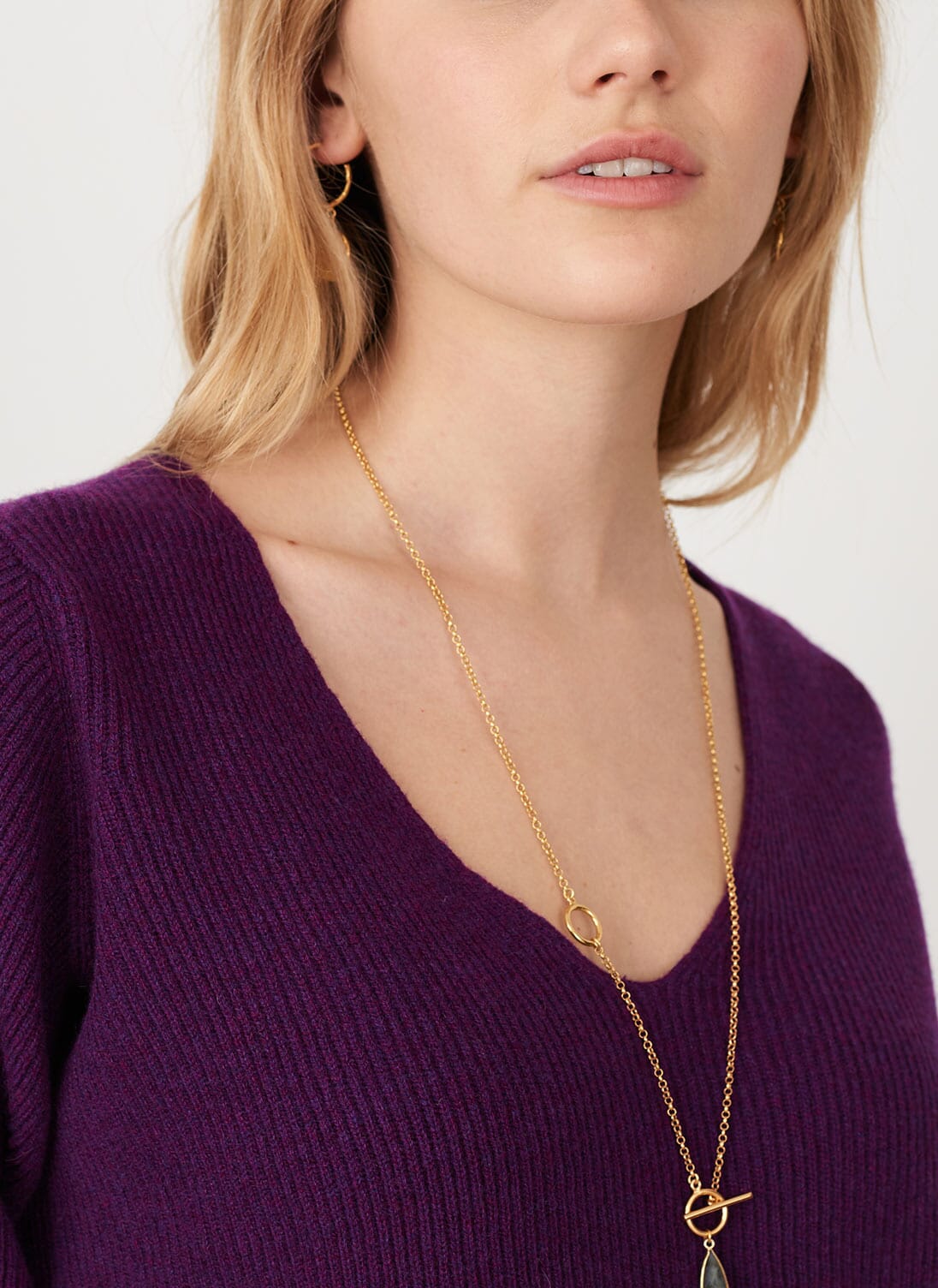 Grape Cashmere Ribbed V Neck Jumper | Women's Knitwear | Brora